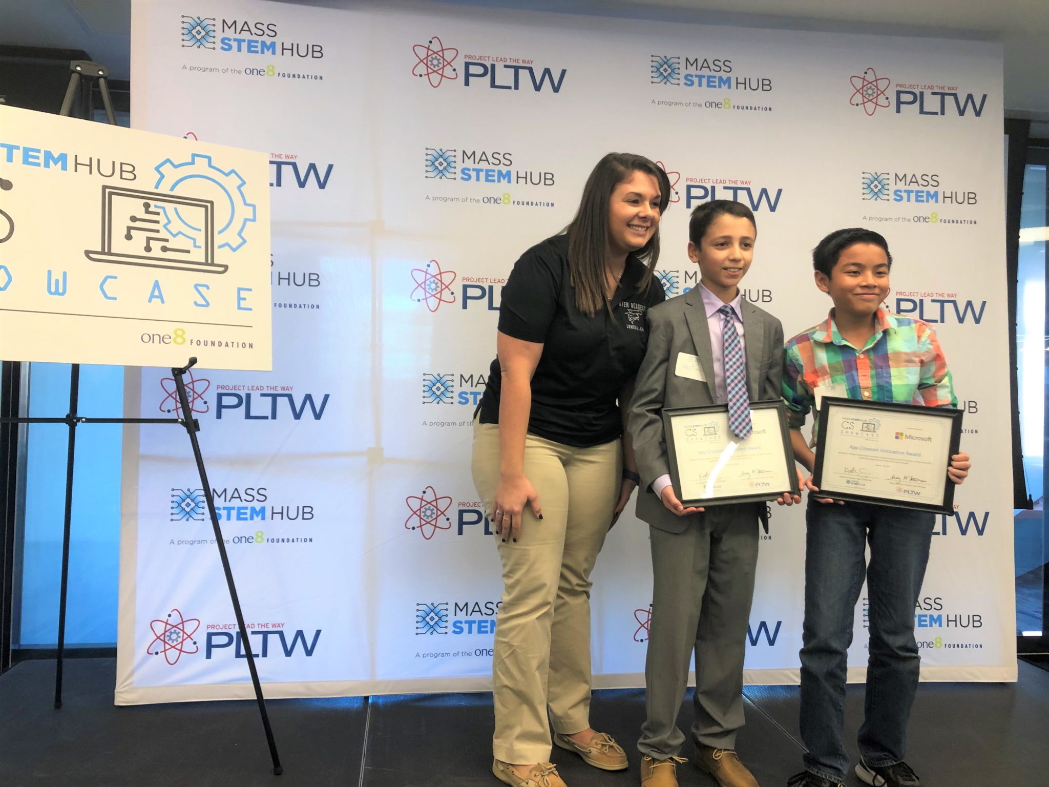 Lowell students showcase computer science prototypes to industry pros ...